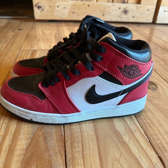 Nike | Shoes | Nike Air Jordan Retro Mid Chicago Red Black White | Poshmark
